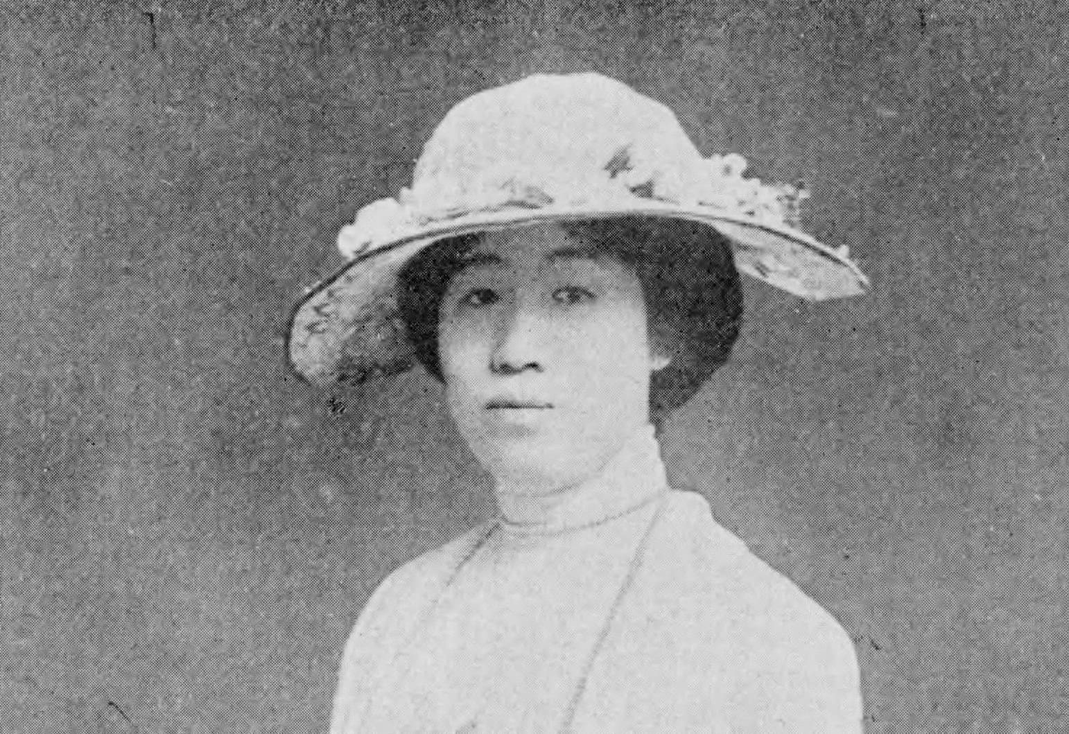 The Princess who met her father for the first time on her wedding day ...