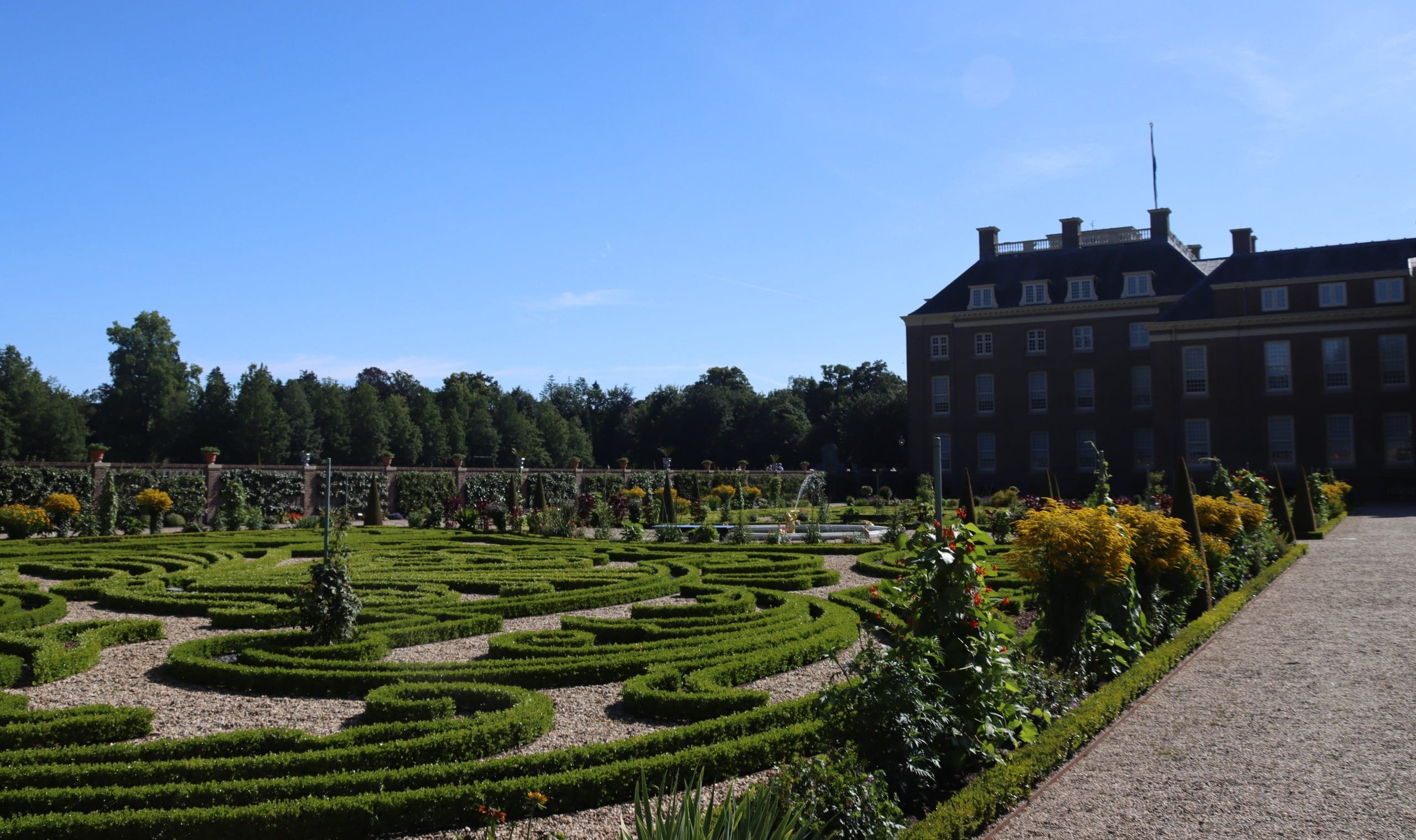 palace1 - History of Royal Women